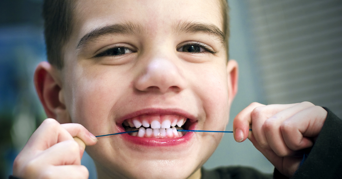 Foster Flossing in Kids for Better Pediatric Dentist Visits | Pediatric ...